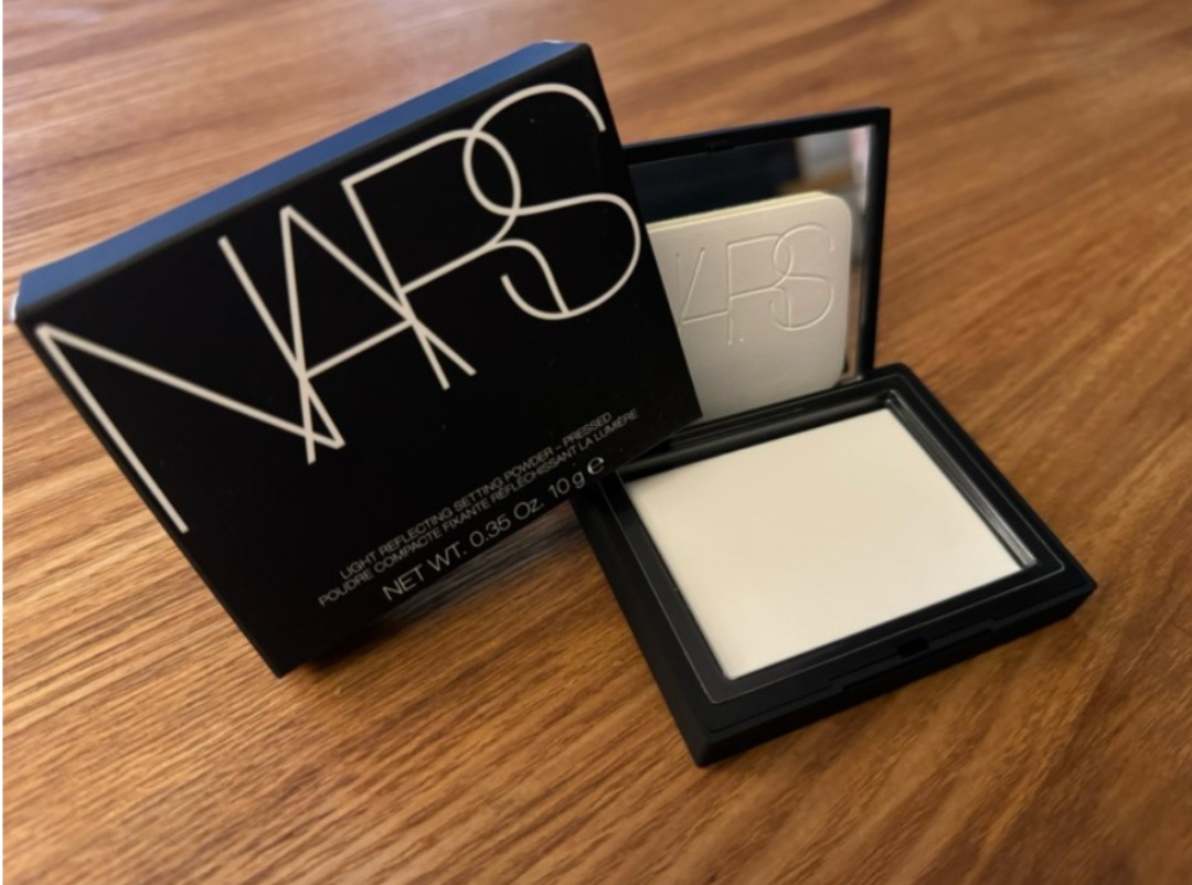 全新 Nars 裸光蜜粉餅10g, 香水、美妝、保養, 臉部彩妝、保養與清潔, 化妝品在旋轉拍賣