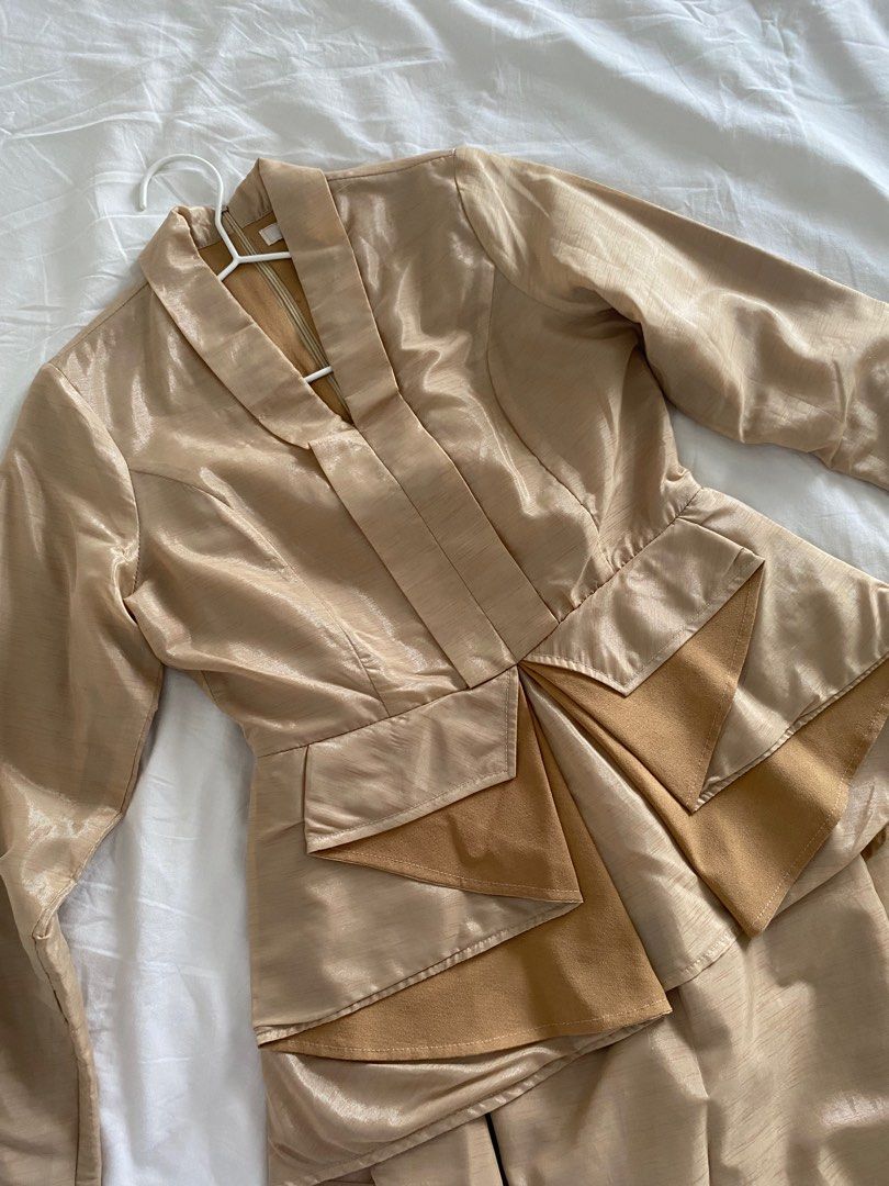 Aere Eryn kebaya in Gold, Women's Fashion, Muslimah Fashion, Baju ...
