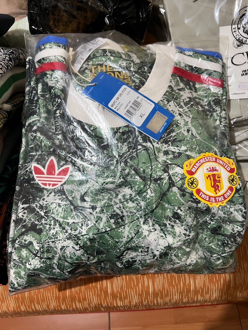 Manchester united x The stone roses, Fesyen Pria, Pakaian , Atasan di ...