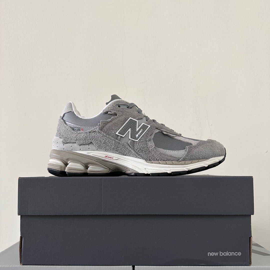 NEW BALANCE M2002RDM us10, 他的時尚, 鞋類, 運動鞋、球鞋在旋轉拍賣