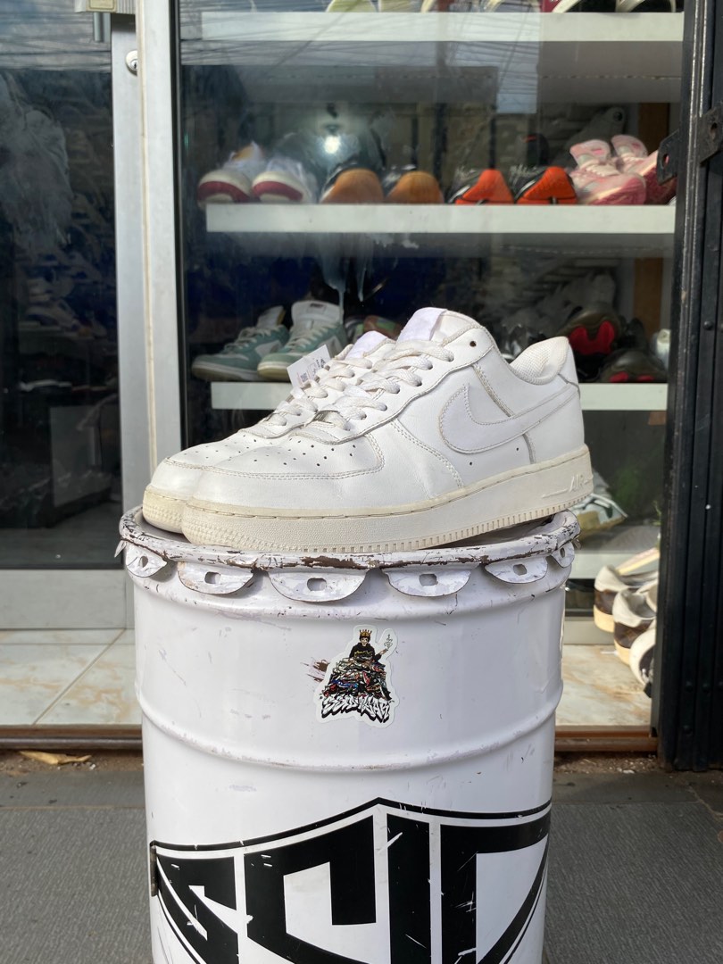 Nike af1 white, Fesyen Pria, Sepatu , Sneakers di Carousell
