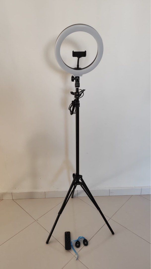 Selfie stand and lightings, Photography, Photography Accessories ...