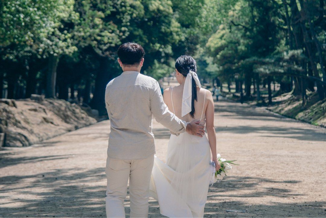 Simple Minimalist A-line White Dress with Open Back and Tulle Bow ...