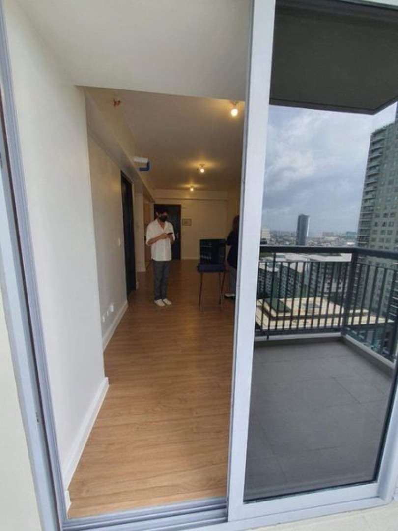 2Bedroom corner unit at Park Triangle Residence BGC Taguig City for ...
