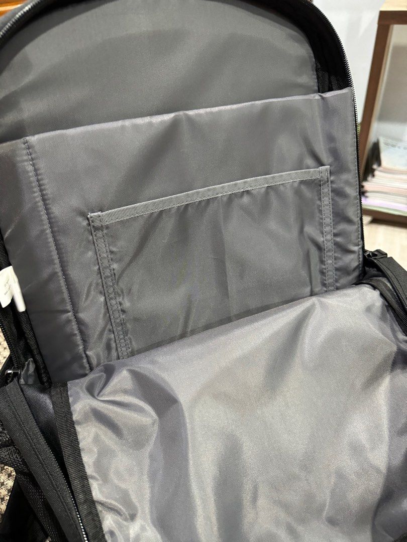 Case Logic Commence 24L, Men's Fashion, Bags, Backpacks on Carousell