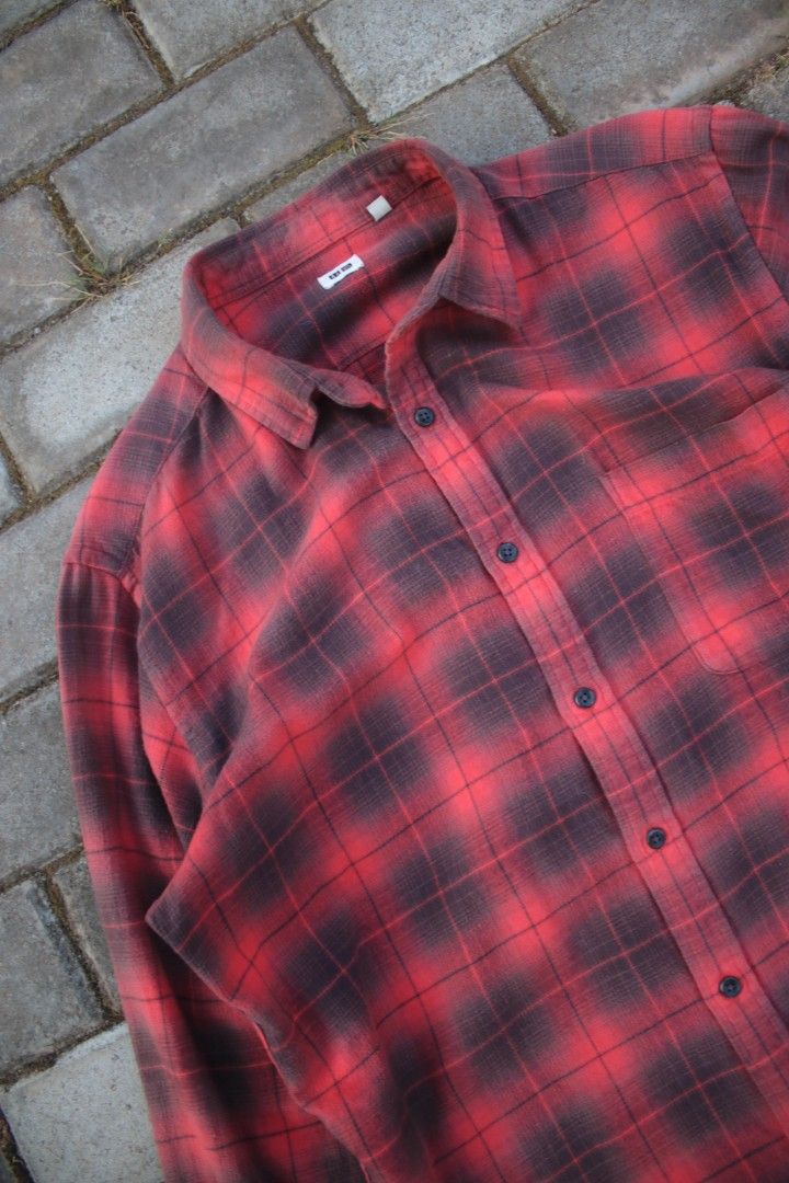 FLANEL BY UNIQLO, Fesyen Pria, Pakaian , Atasan di Carousell