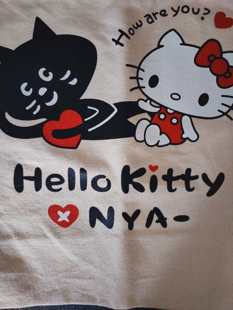 Hello kitty x 插畫貓NYA聯名限量帆布袋，照片最後一張為眼鏡跟它的比較！, 她的時尚, 包包、錢包, 腰包、胸包在旋轉拍賣