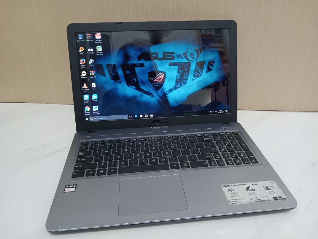 Laptop Asus X540Y Ram 2gb hdd 500gb Processor AMD E1-7010 normal dan no minus, Elektronik ...