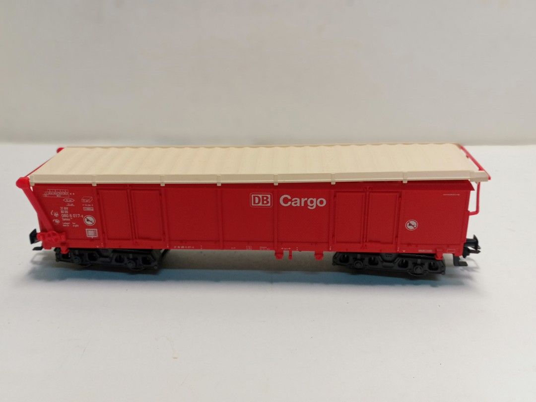Marklin 47262, HO 1/87 scale DB Cargo Roll Roof Sliding Wagon, Hobbies ...