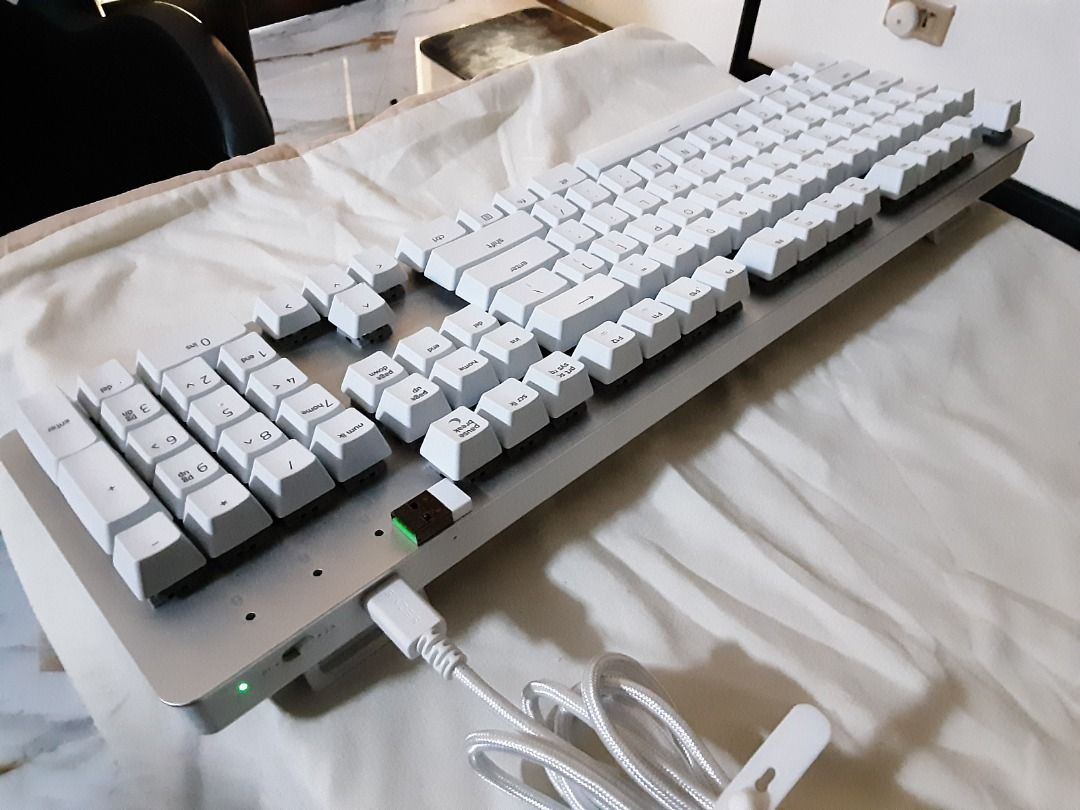 Razer Pro Type Ultra Wireless Mechanical Keyboard: Silent, Linear ...