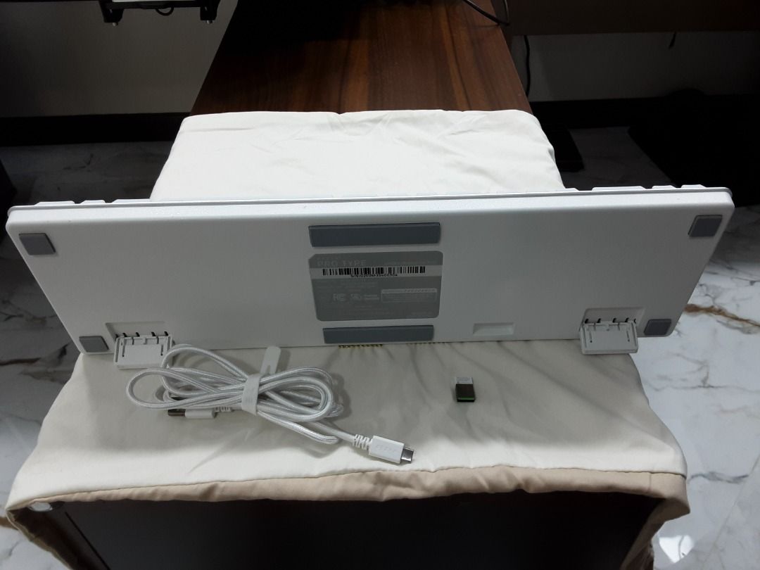 Razer Pro Type Ultra Wireless Mechanical Keyboard: Silent, Linear ...