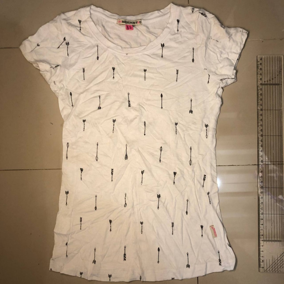Crissa White Simple Top, Women's Fashion, Tops, Shirts on Carousell