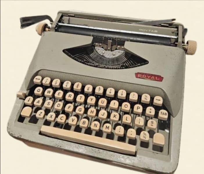 Asian Art : Vintage Typewriter/打字机, Hobbies & Toys, Collectibles ...