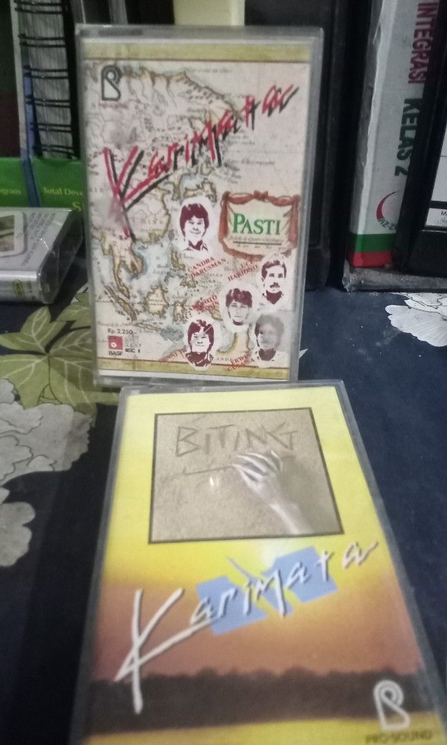 Dua Cassete KarimatA band, Musik & Media, CD, DVD & Lainnya di Carousell