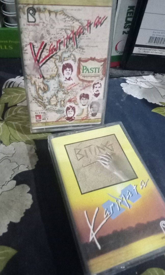 Dua Cassete KarimatA band, Musik & Media, CD, DVD & Lainnya di Carousell