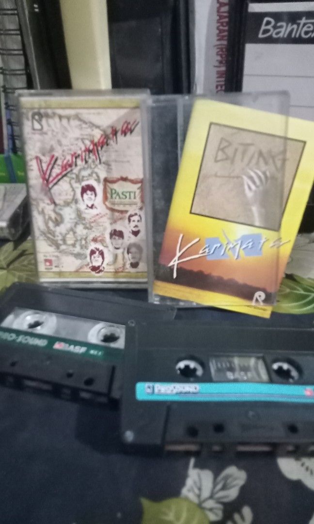 Dua Cassete KarimatA band, Musik & Media, CD, DVD & Lainnya di Carousell