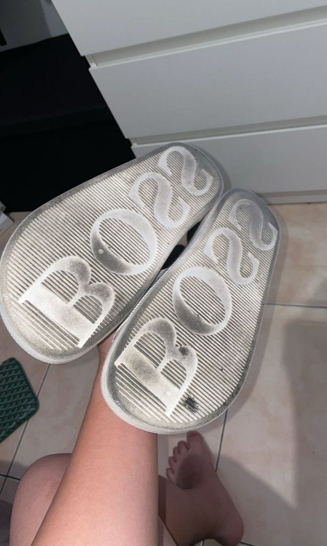 Hugo boss slides original, Fesyen Pria, Sepatu , Sandal di Carousell