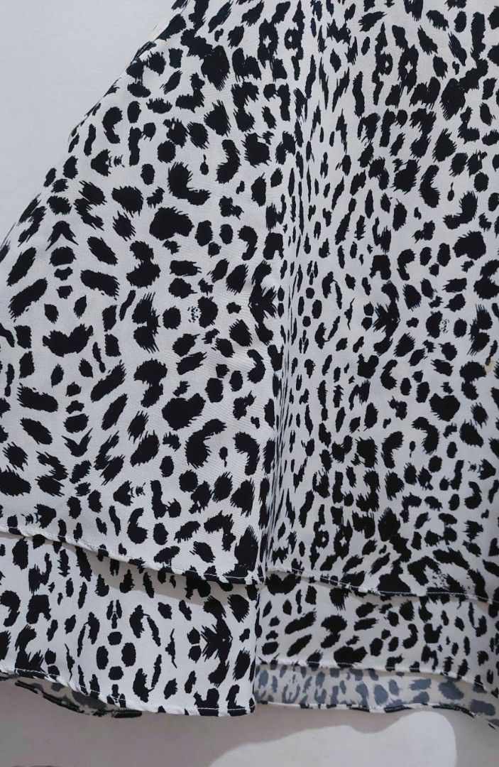 Nyla leopard, Fesyen Wanita, Pakaian Wanita, Atasan di Carousell