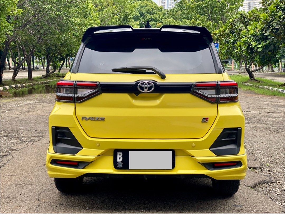 TOYOTA RAIZE GR SPORT TWO TONE AT 2022 KUNING, Mobil & Motor, Mobil ...