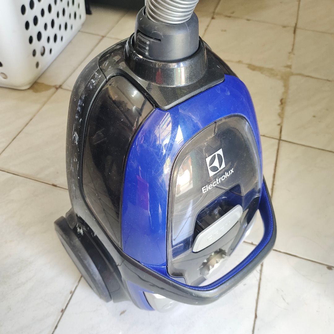 Vakum Cleaner Electrolux Controllerable Aero Performer Bagless Cyclone ...