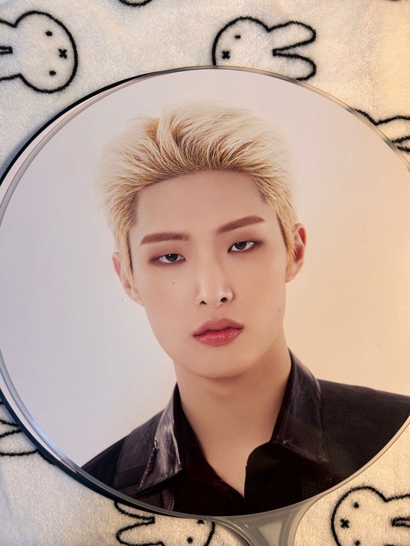 wts mingi ateez concert picket, Hobbies & Toys, Memorabilia ...