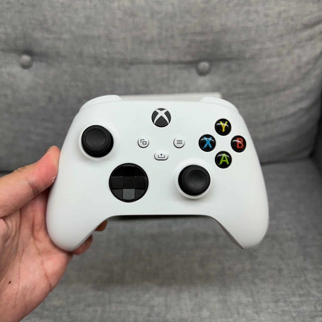 Xbox Series S X Controller Robot White, Video Gaming, Gaming ...
