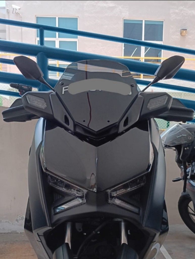 Xmax 300 2023 black low windscreen, Motorcycles, Motorcycle Accessories on Carousell