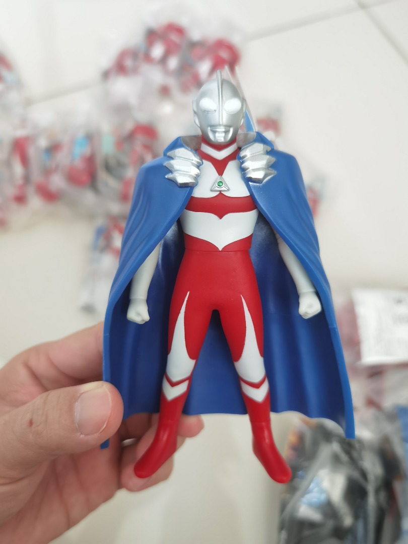 Bandai Ultra Heros Mantle/Cape (BLUE) Original (Ultraman Zero), Hobbies ...