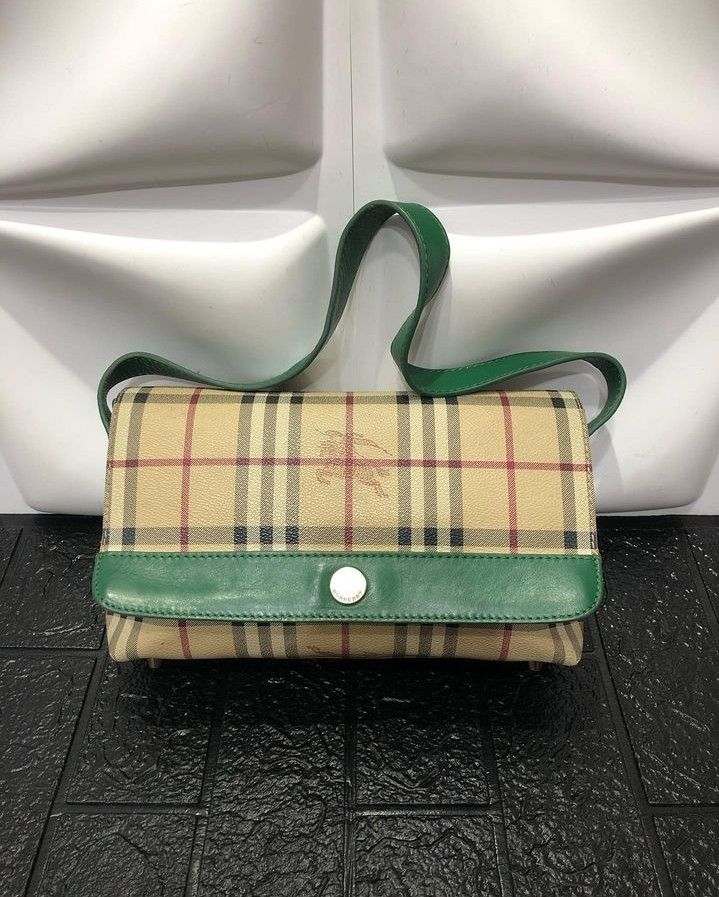 BURBERRY MADE IN ITALY, Fesyen Wanita, Tas & Dompet di Carousell