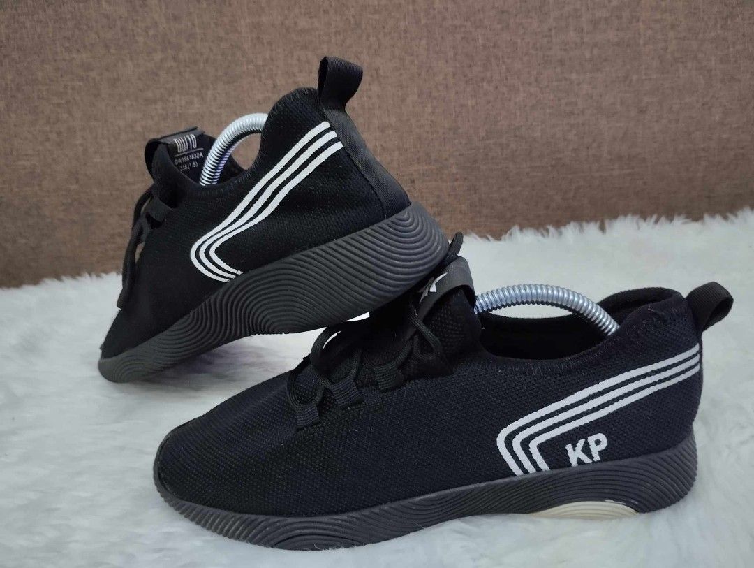 Dusto running shoes, Women's Fashion, Footwear, Sneakers on Carousell