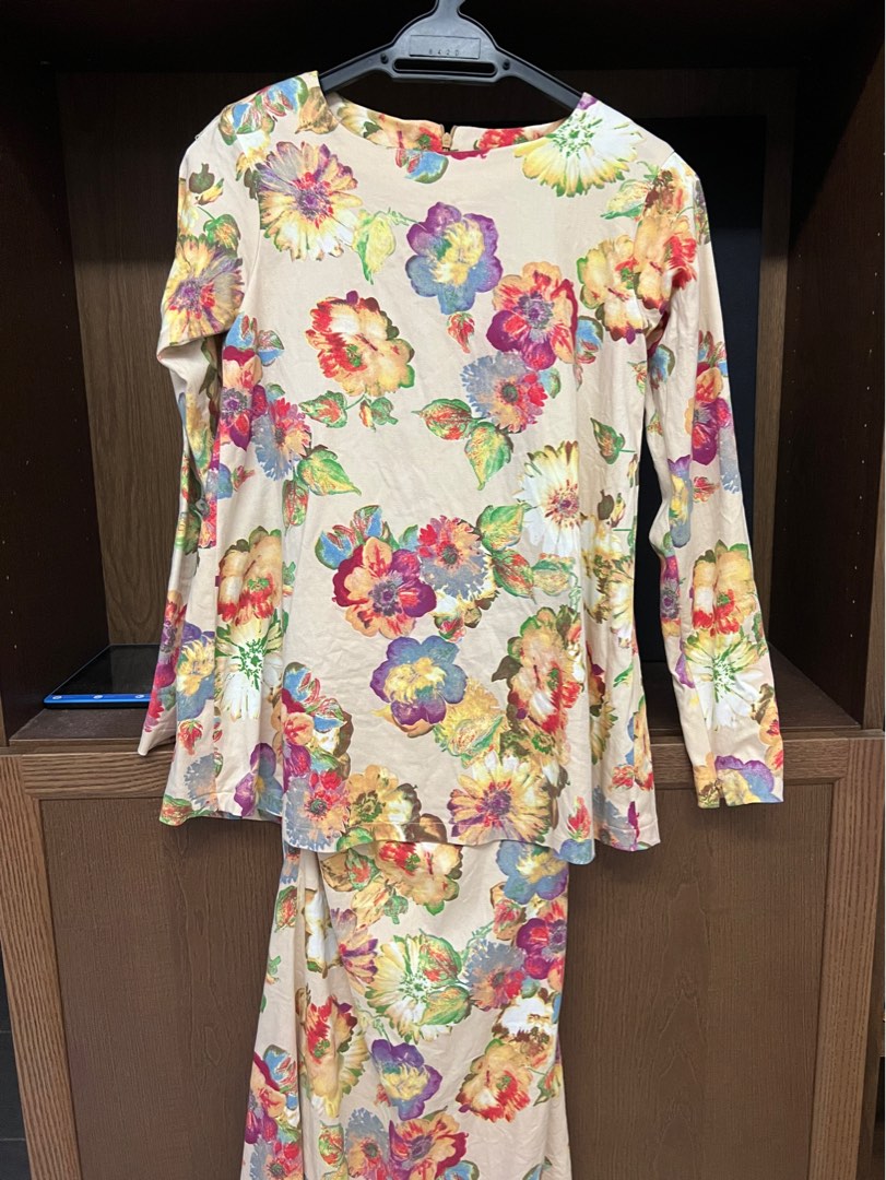 Mek Kembang Signature Kurung, Women's Fashion, Muslimah Fashion, Baju ...
