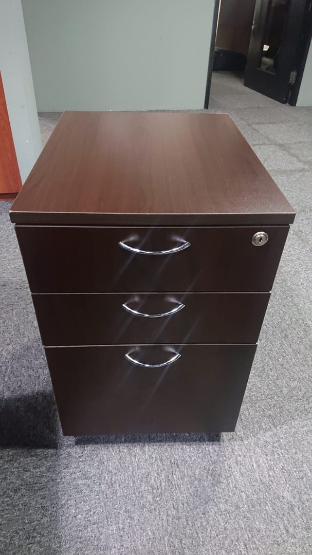 Pedestal with keys to lock, Furniture & Home Living, Furniture, Shelves ...