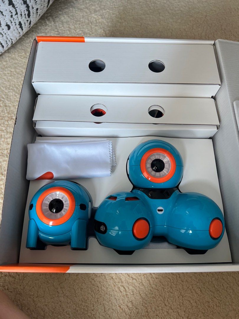 Award Winning Robots (Dash and Dot), Hobbies & Toys, Toys & Games on ...