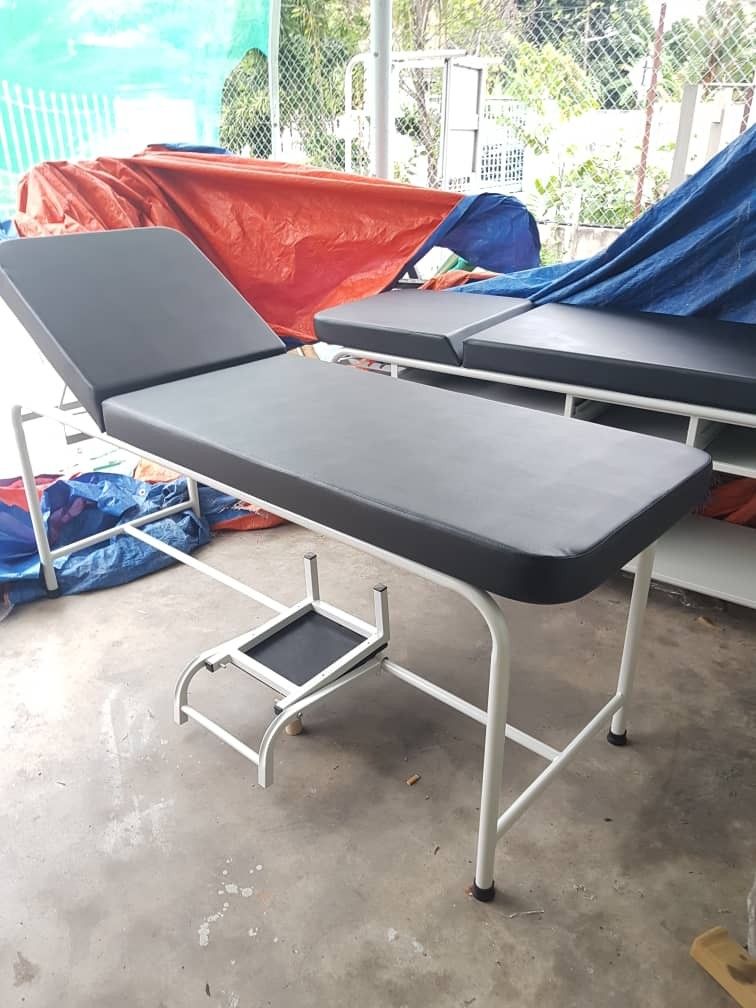 CLINICAL GRADE EXAMINATION COUCH WITH STEP STOOL, Furniture & Home ...