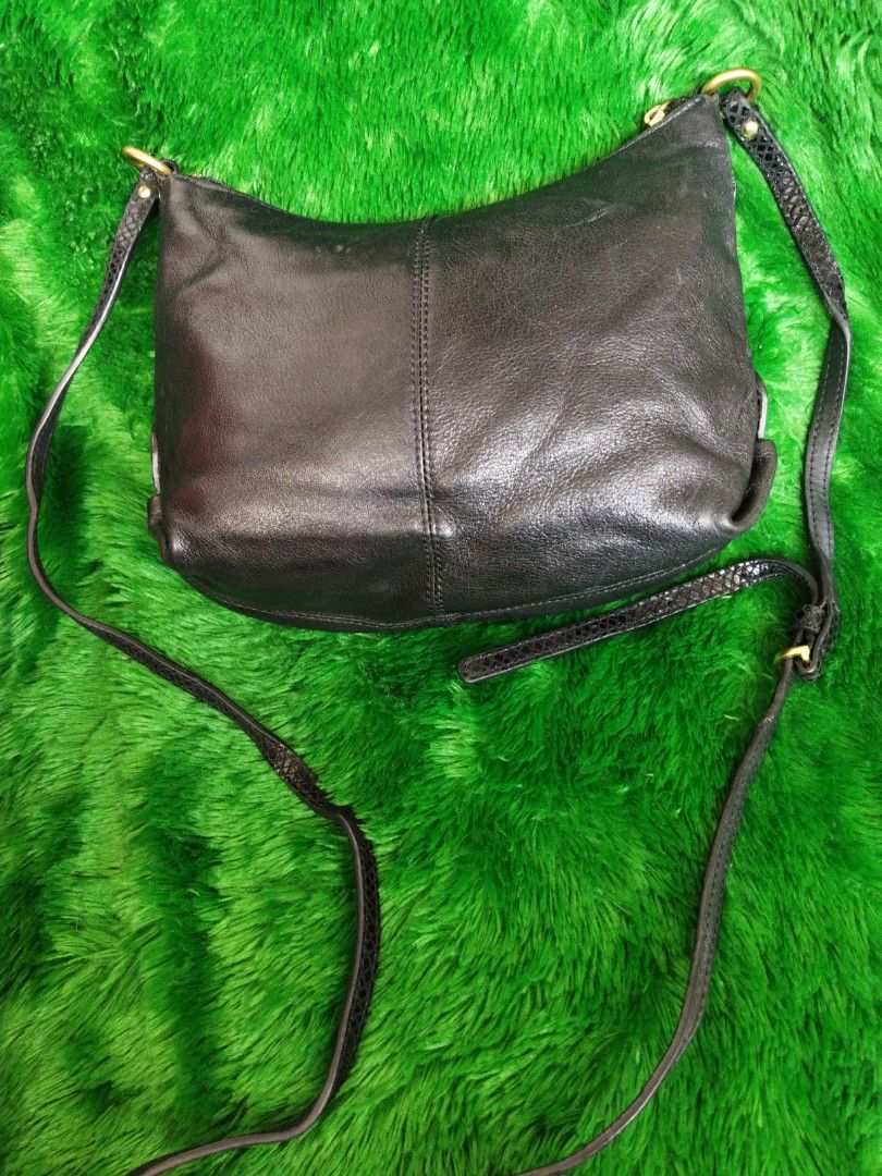 Coach vintage Ashley cross body, Fesyen Wanita, Tas & Dompet di Carousell