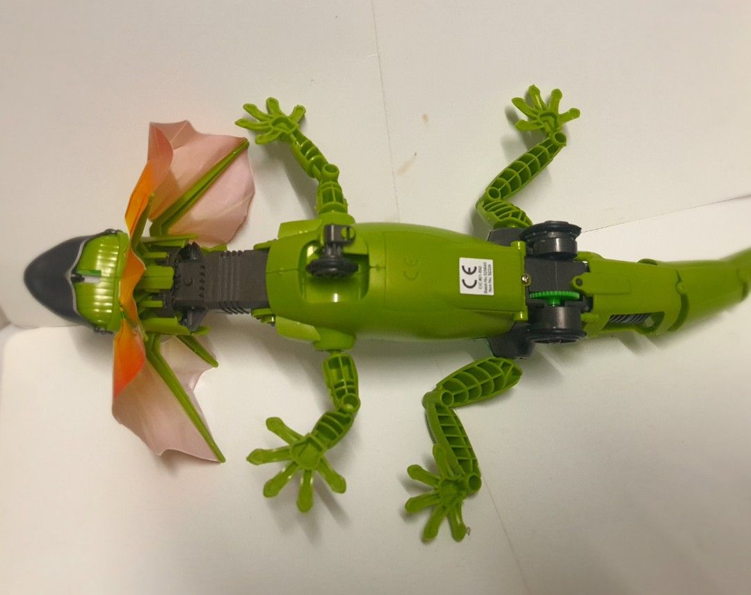 Frilled lizard robot kit, Hobbies & Toys, Toys & Games on Carousell
