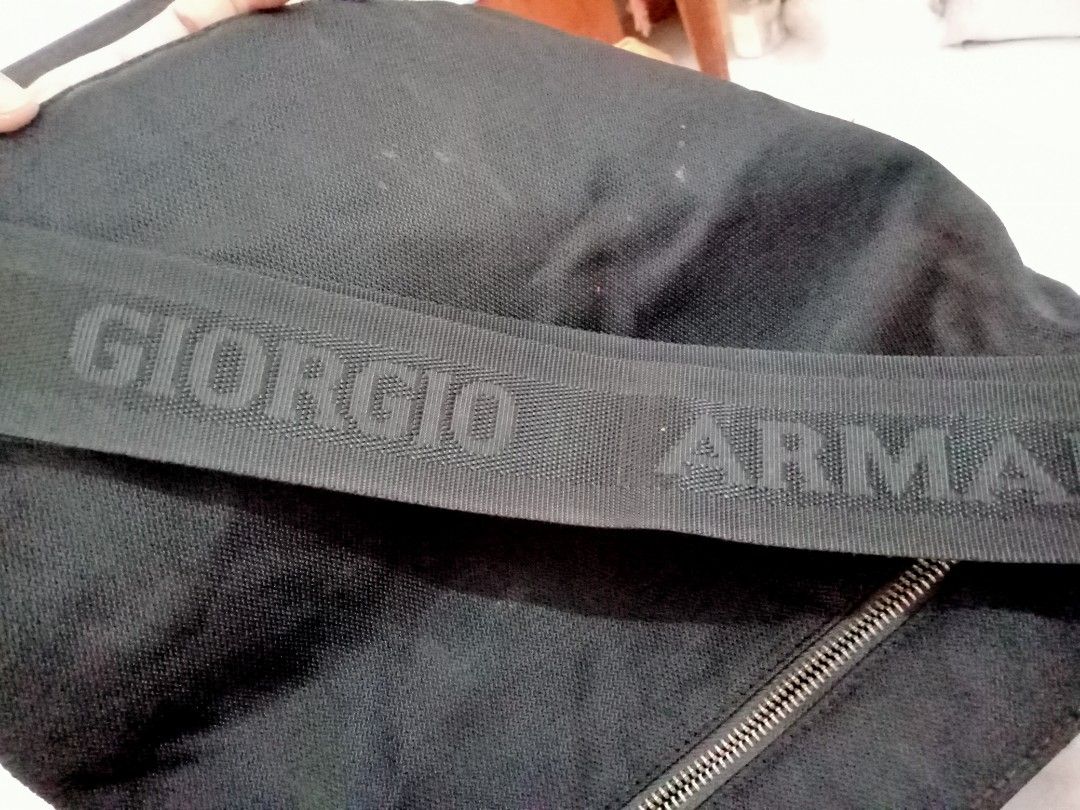 Giorgio Armani Sling bag, Fesyen Pria, Tas & Dompet , Tas Selempang di ...