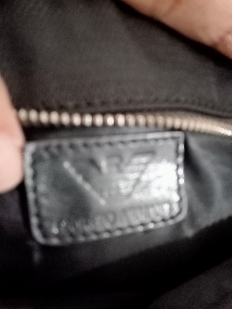 Giorgio Armani Sling bag, Fesyen Pria, Tas & Dompet , Tas Selempang di ...