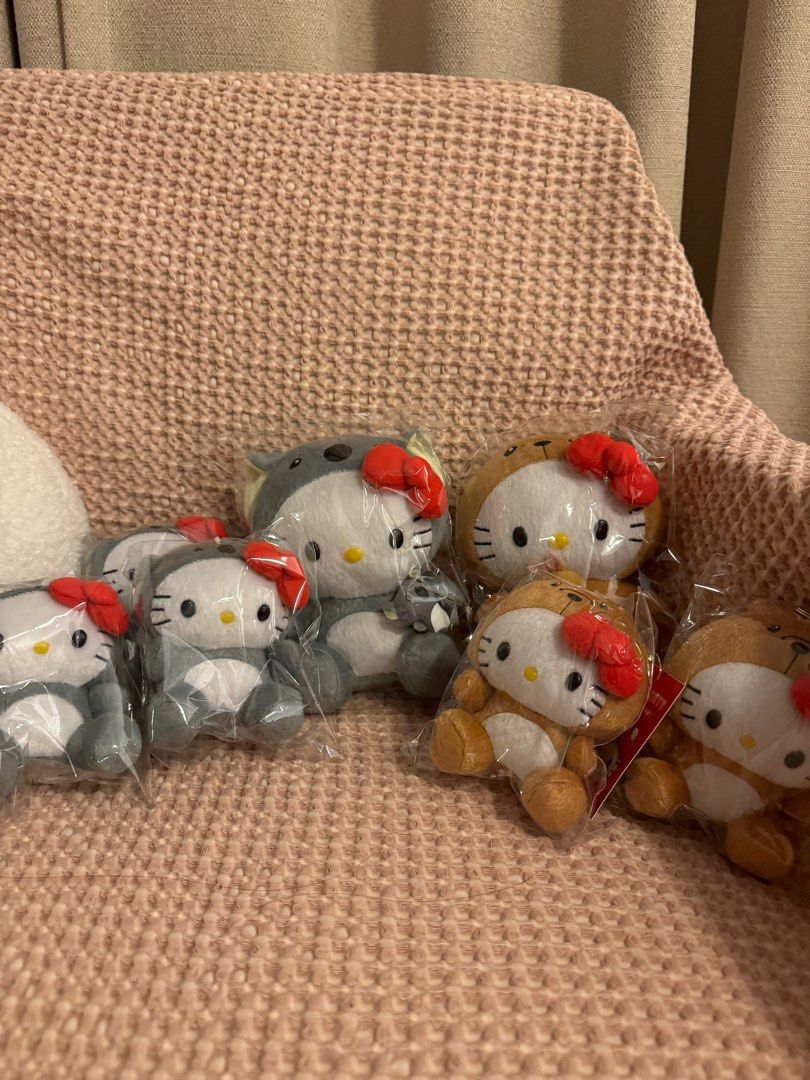 hello kitty australia limited edition plushie and key chain, Hobbies & Toys, Collectibles ...