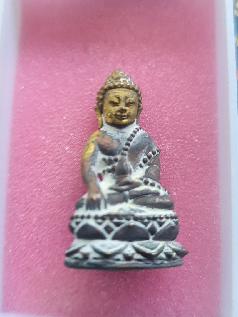 Phra Kring 2535 - Champion, Hobbies & Toys, Religious Items on Carousell