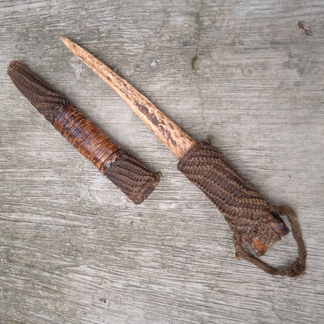 Pisau etnik tradisional knife tulang burung kasuari asli Papua, Antik ...