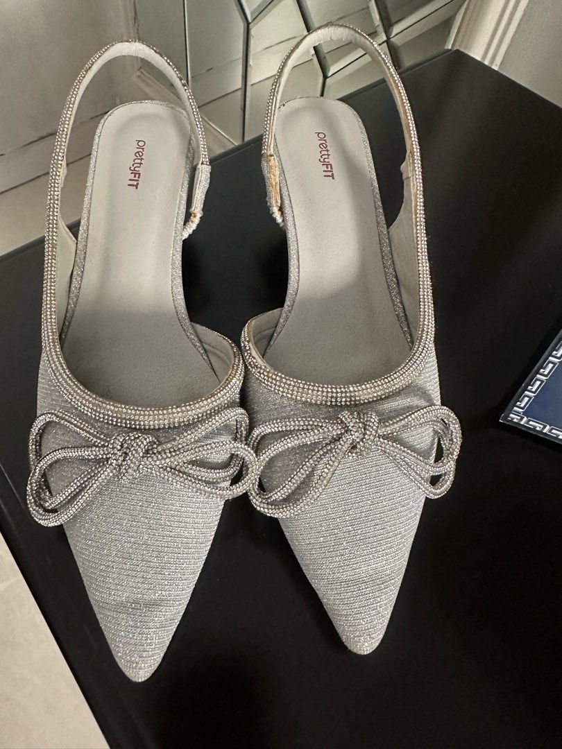 Pretty fit sepatu, Fesyen Wanita, Sepatu di Carousell