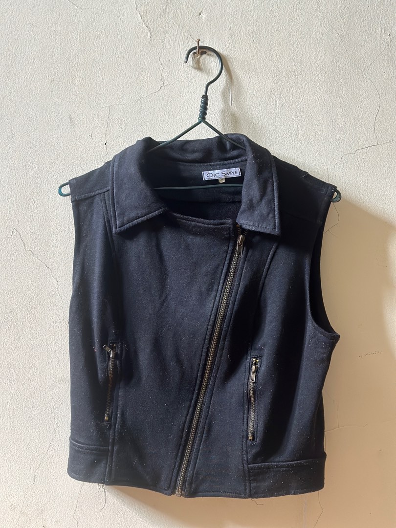 Rompi hitam, Fesyen Wanita, Pakaian Wanita, Atasan di Carousell