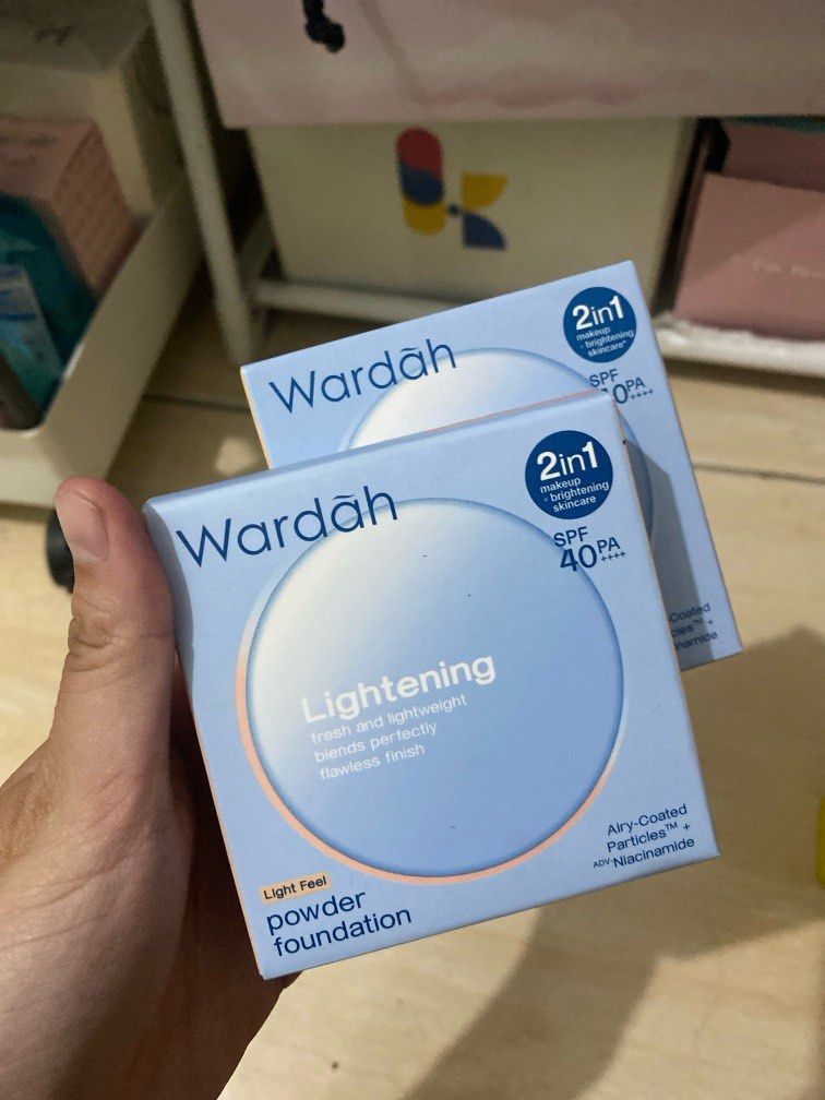 Wardah Lightening Powder Foundation Light, Kesehatan & Kecantikan, Rias ...