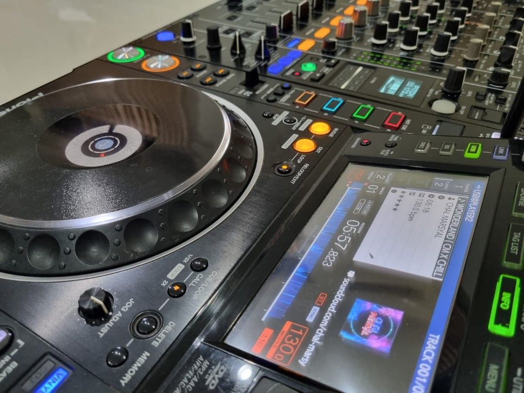 Alat DJ Pioneer CDJ 2000 Nexus 2 (x2) + DJM 900 NEXUS2 Touchscreen Set ...