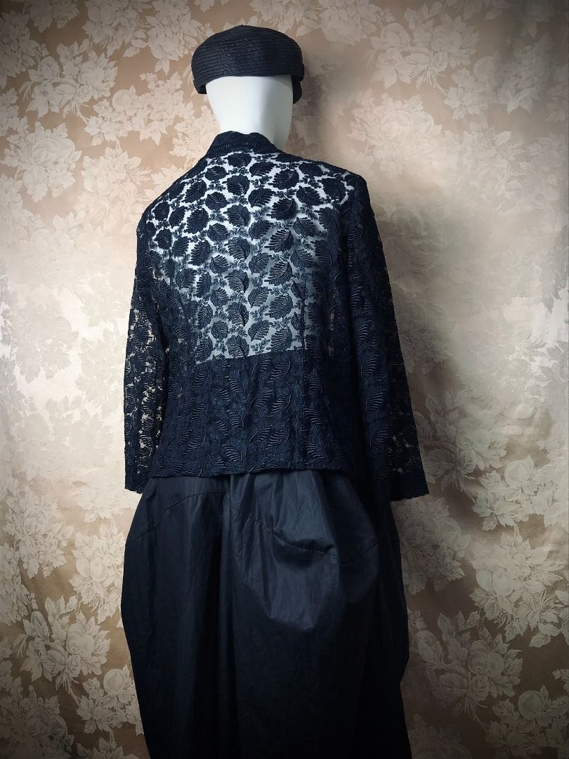 FRENCH SCALLOPED LACE Leaf Venetian Scrolls Draping Sheer Réseau Fabric ...