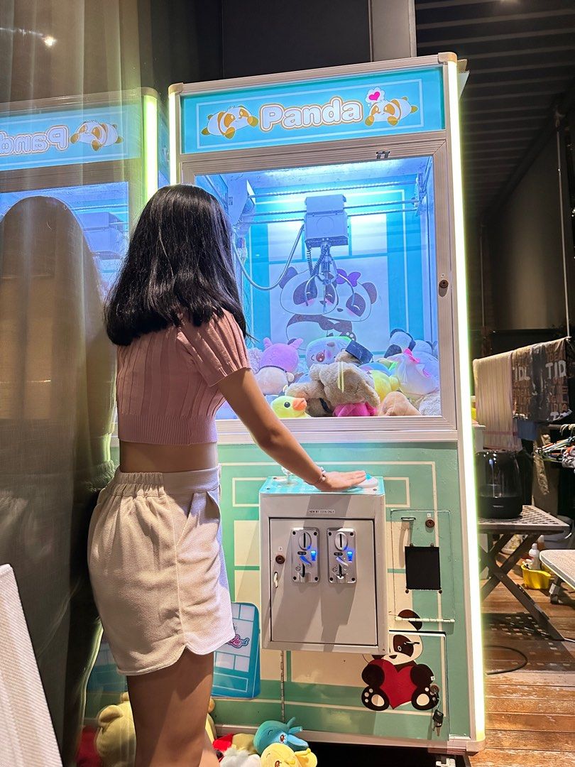 Full size claw machine, Hobbies & Toys, Toys & Games on Carousell