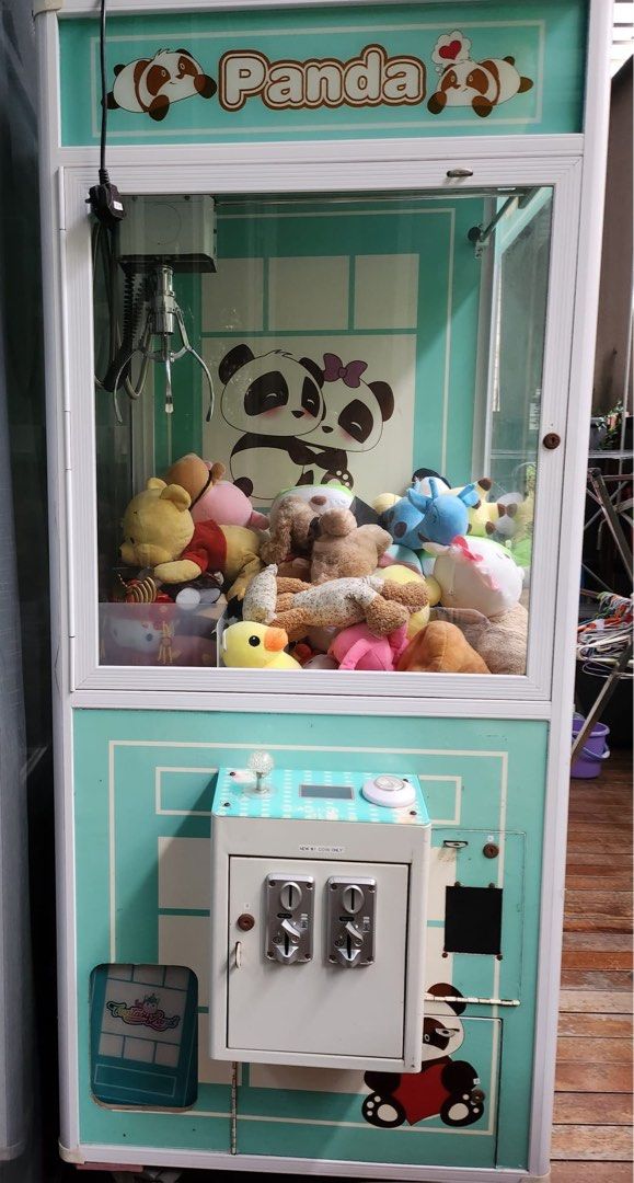 Full size claw machine, Hobbies & Toys, Toys & Games on Carousell