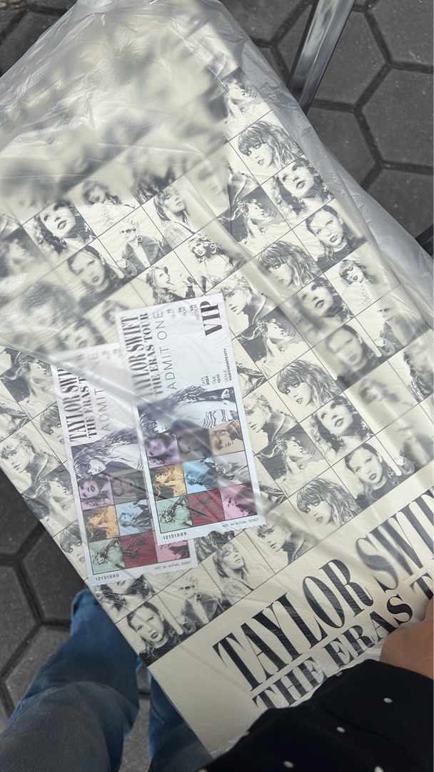 TAYLOR SWIFT VIP PACKAGE ( MERCH ), Hobbies & Toys, Books & Magazines ...