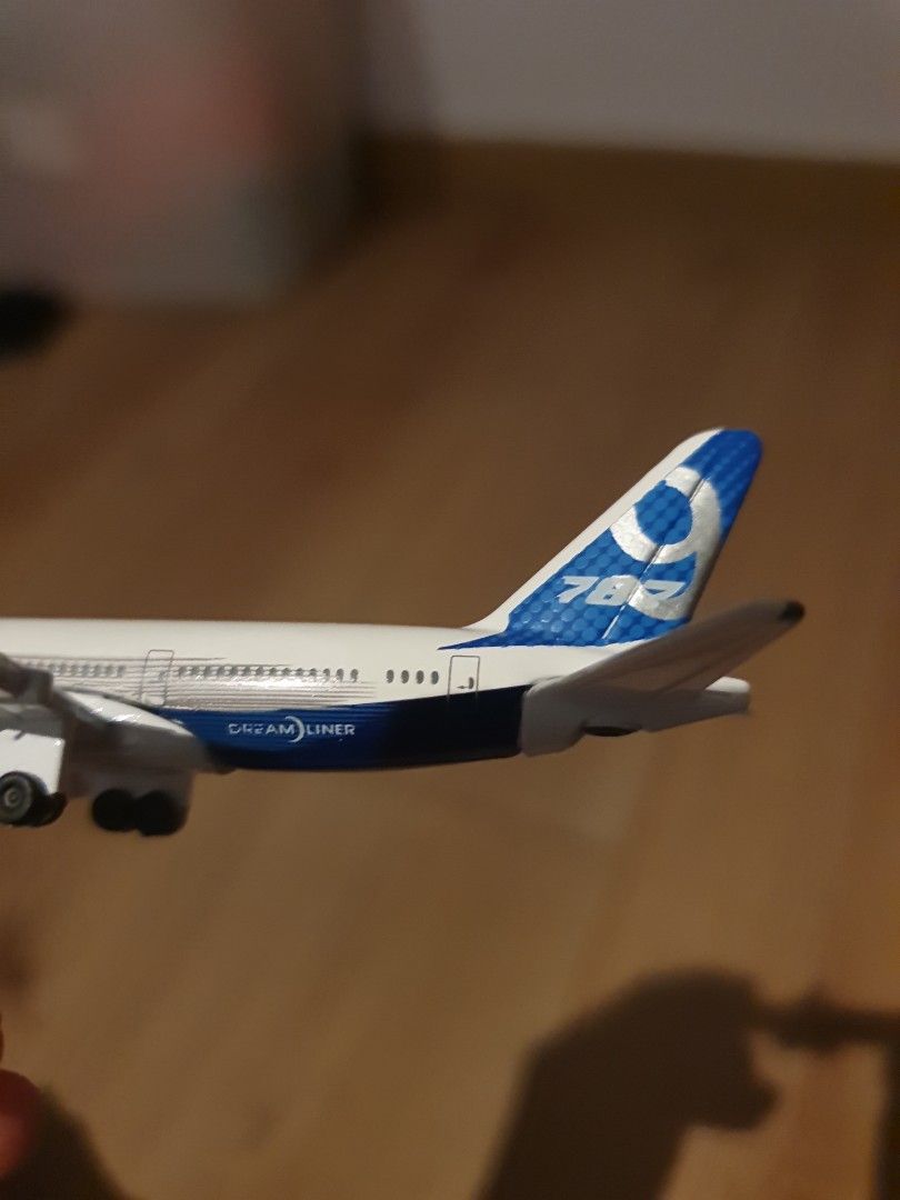 Boeing 737 Dreamliner Mini metal model, Hobbies & Toys, Memorabilia ...